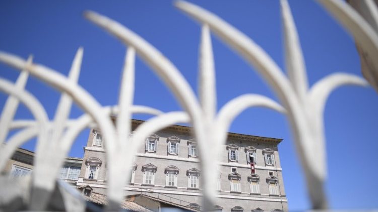 Папата упати апел за глобален прекин на вооружените судири Католици